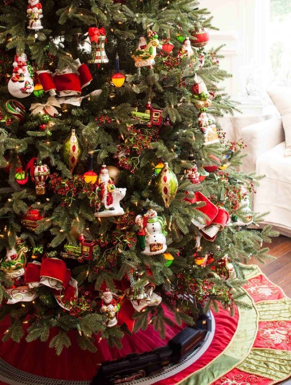 Eine schöne Christbaum-Schürze gibt Ihrem Weihnachtsschmuck den letzten ...