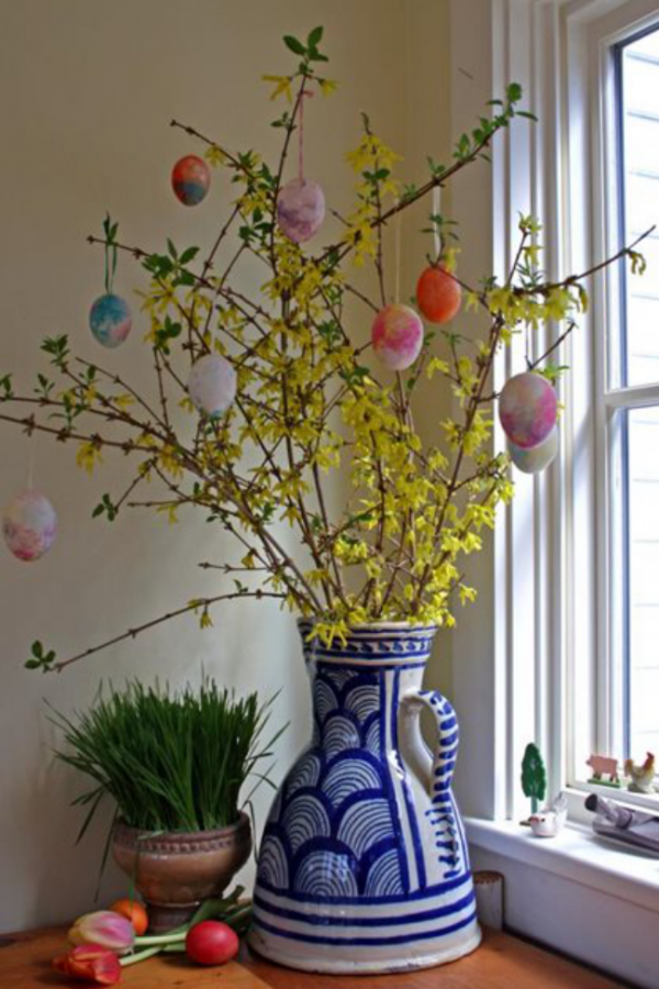 Osterstrauch schmücken - eine traditionelle Dekoidee zu Ostern ...