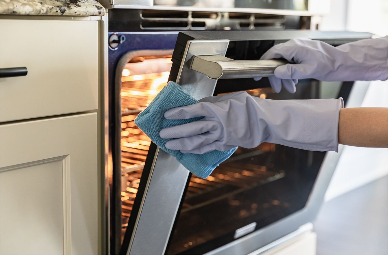 Backofen reinigen –nützliche Tipps für einen glänzend sauberen Ofen!
